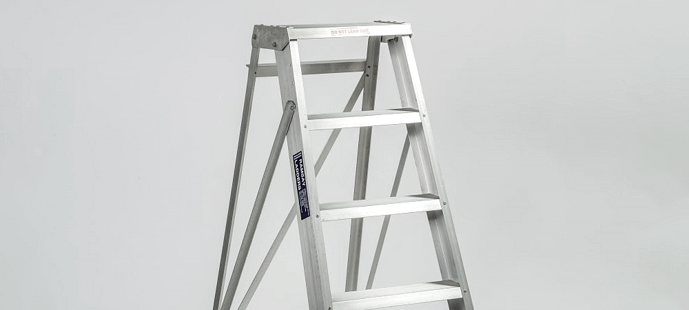 Platform Ladders vs Step Ladders: What’s the Difference?